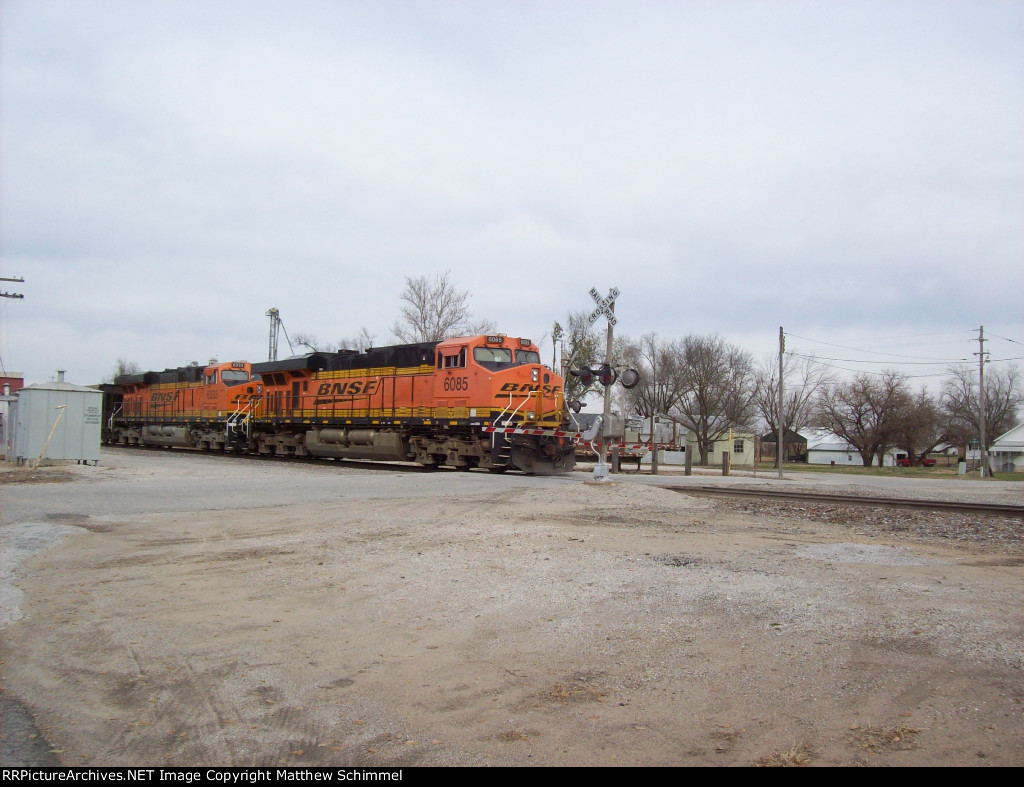 BNSF 6085 - DPU #2